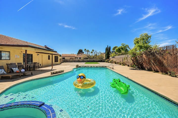 5 Min To Strip•oasis W/pool•5br•pool Table Fun - Las Vegas, NV