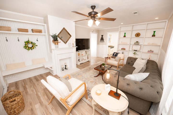 The Downtown Storybook Cottage - Huntsville, AL