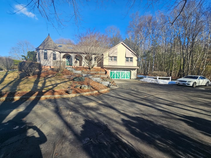 Executive Suite W/ Private Kitchen, Bath & Parking - Lowell, MA