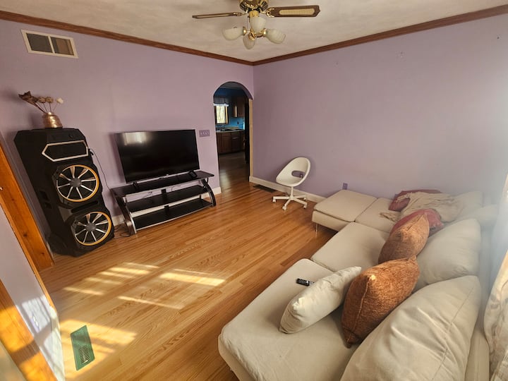 Executive Suite W/ Kitchen, Bath & Parking, Cozy - Lowell, MA