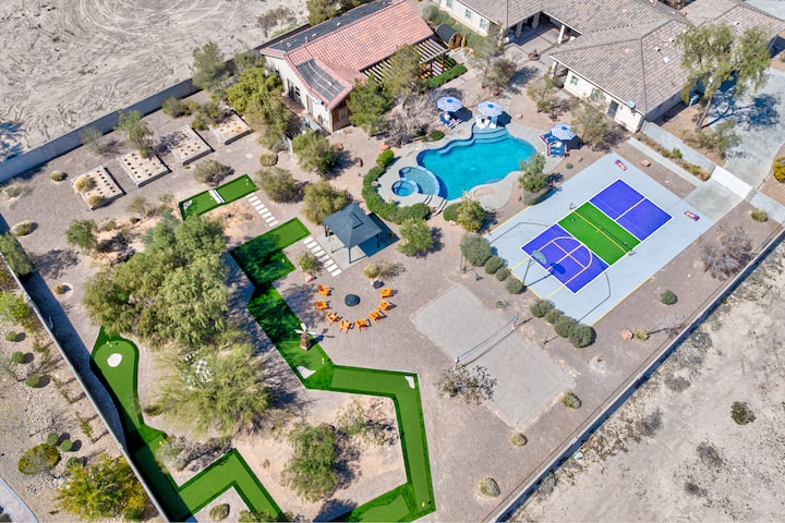 Vegas Resort | Pool, Pickleball, Mini Golf, Sauna - Nevada