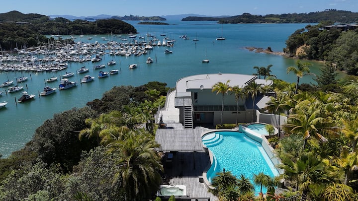 Luxury Retreat - Pool, Spa, & Private Beach Access - Kerikeri