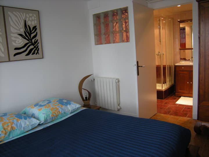 Chambre Confort, Loisirs, Parking Privé, Calme. - Montmirail