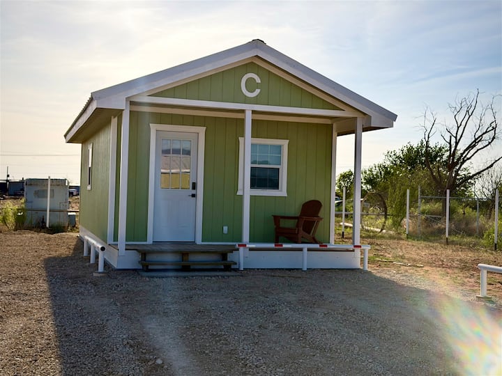 Comfortable Cabin Near I-20 C - Odessa, TX