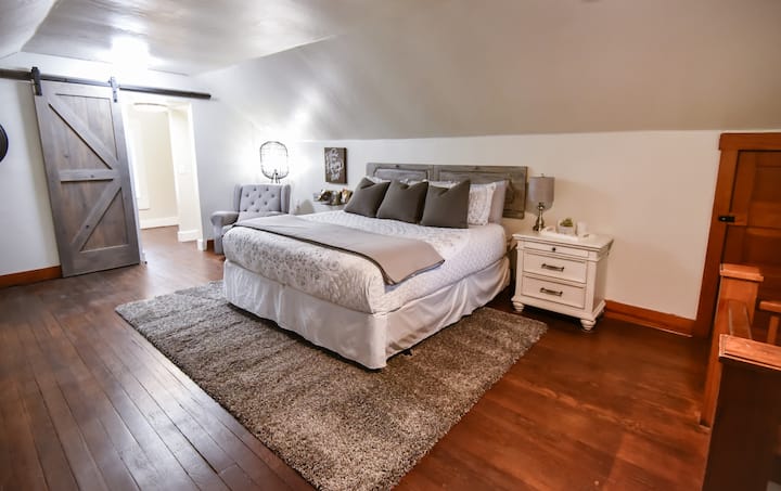 3 Br/2ba With Park View, Mins From Downtown Venues - United States