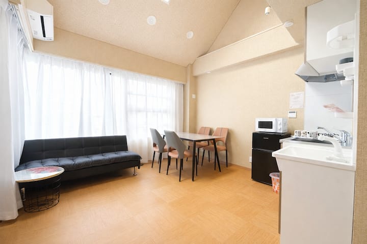 大阪市中心超大民宿｜地铁站6分钟｜洗衣烘干机｜适合大家庭使用 - Osaka