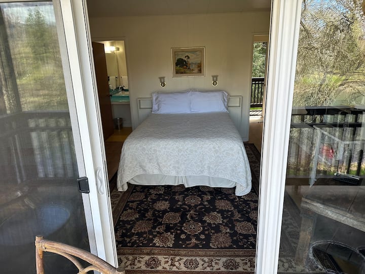 Motel Del Rogue Riverfront Studio #8 (Upstairs) - Grants Pass, OR