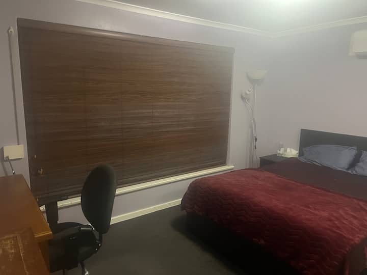 Cheap Room In Parafield Gardens - Adelaide