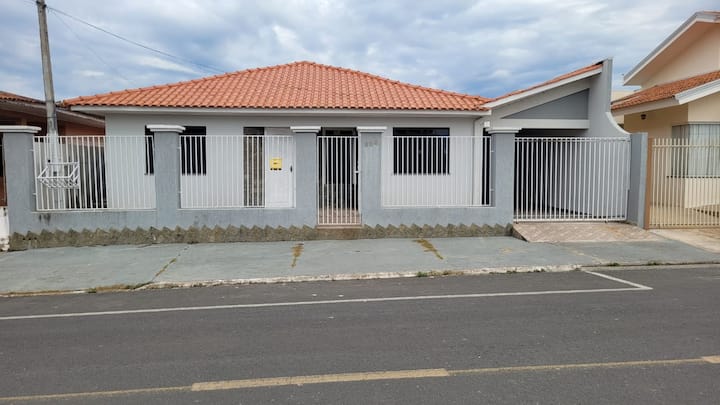 Casa Em Castro Para Agroleite 2026 - Castro, Brazil