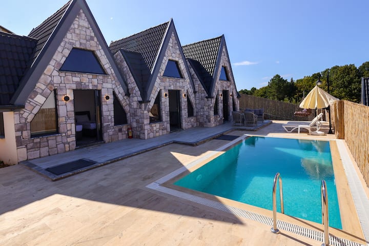 Ağva Kilimli Villa Isıtmalı Havuz - Ağva Merkez