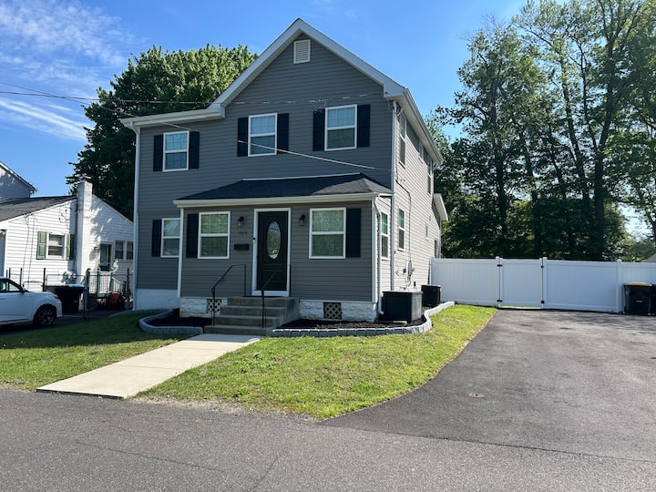 Full Home | Large Deck & Yard | Great Location - Bensalem, PA