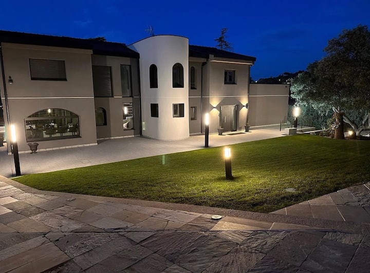 Habitación En Elegante Villa En Las Rozas, Madrid - Las Rozas de Madrid