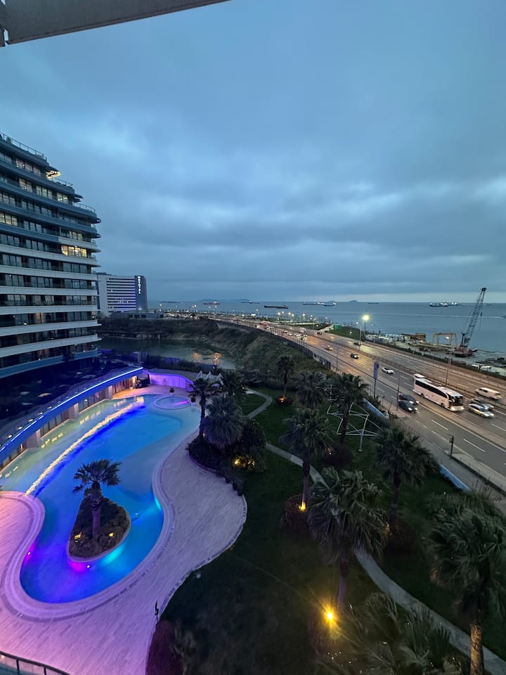 ‘Deniz Ve Havuz Manzarası İLe Beraber ŞıK Suit’ - Zeytinburnu