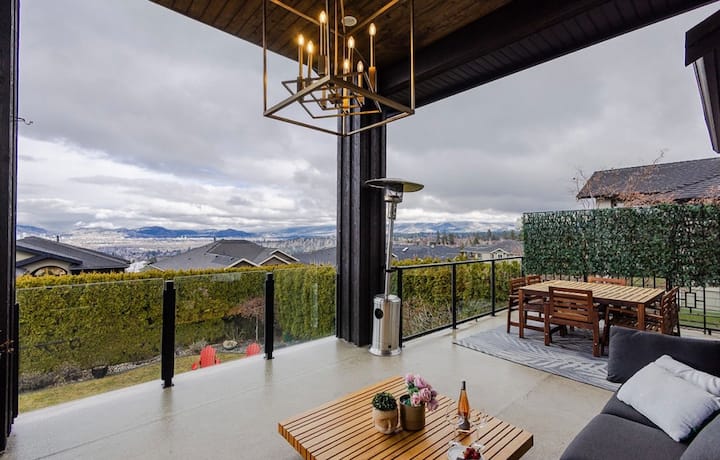 Lookout  | Modern House | Lakeview | Hot Tub - Kelowna