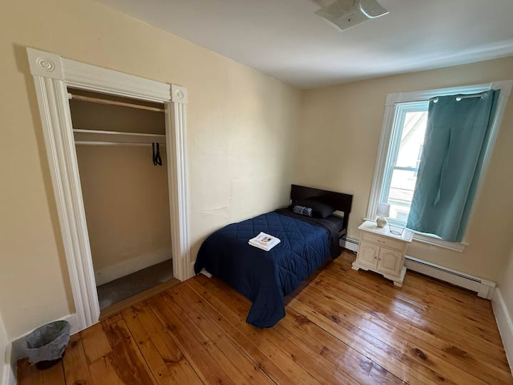 Private Room #2 In Northwest Manchester, Nh - Manchester, NH