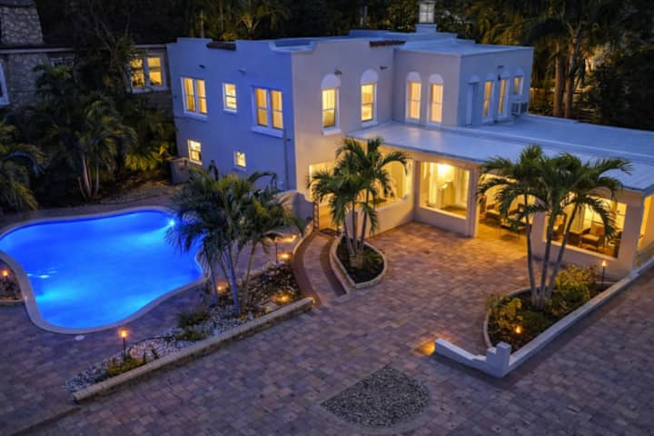 The Spanish Sunset Villa | Pool •Private Oasis - Bradenton, FL