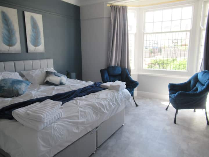 Beautiful 4 Bed Room Beach House |Sea Views|garden - Conwy