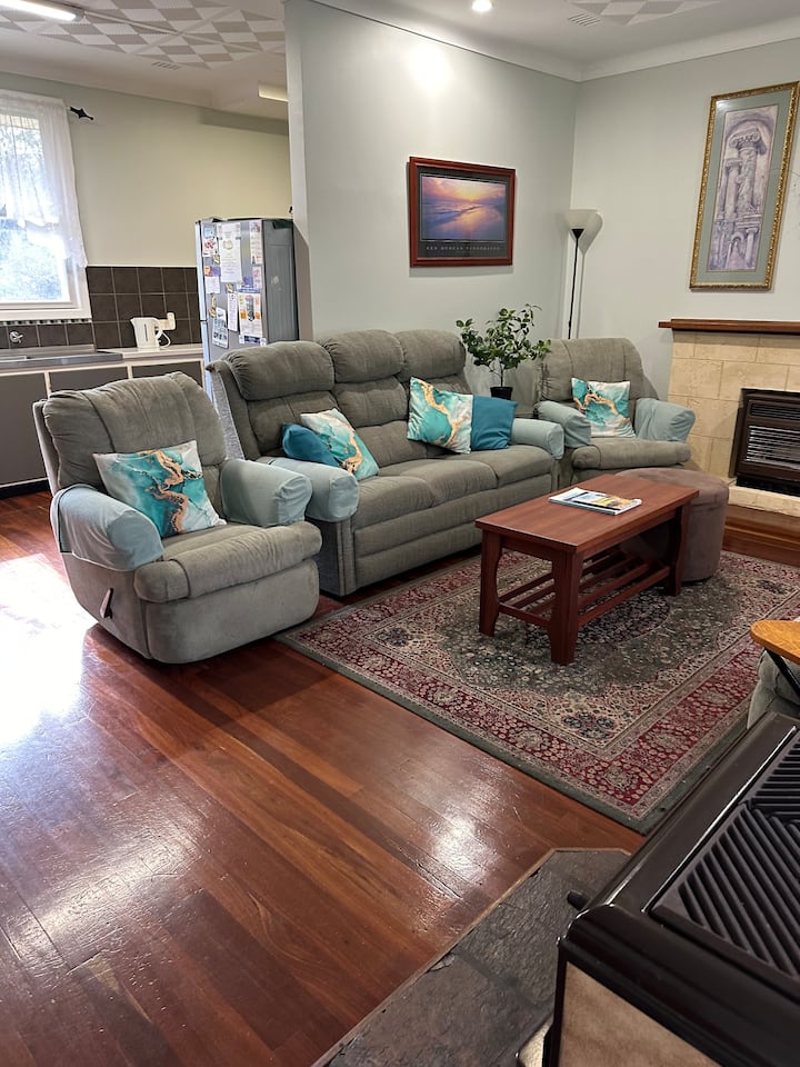 Kelly's House Family, Pet Friendly And Contractors - Bunbury