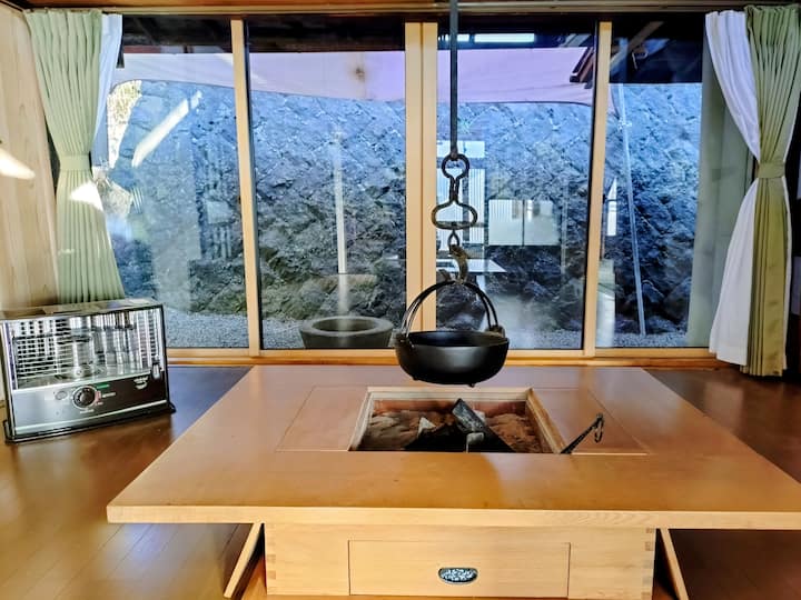 囲炉裏と裏庭Bbqが楽しめる古民家｜河口湖近く｜2台分(+1台相談可)【一棟貸切／最大10名】 - Lake Kawaguchi