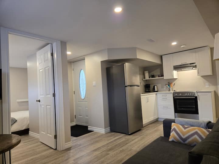 Cozy Lower Level Apartment - Ontario