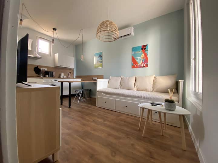 Vichy Proche Des Thermes Et Du Plan D’eau. - Vichy