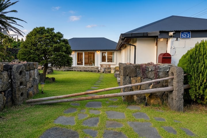 [신규오픈 20%] 애월 바다 도보 5분, 제주 전통 안거리 독채 - Jeju-si