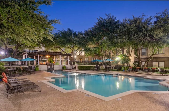 Cozy Retreat - 5 Min To Love Field | Gym, Pool - Dallas, TX