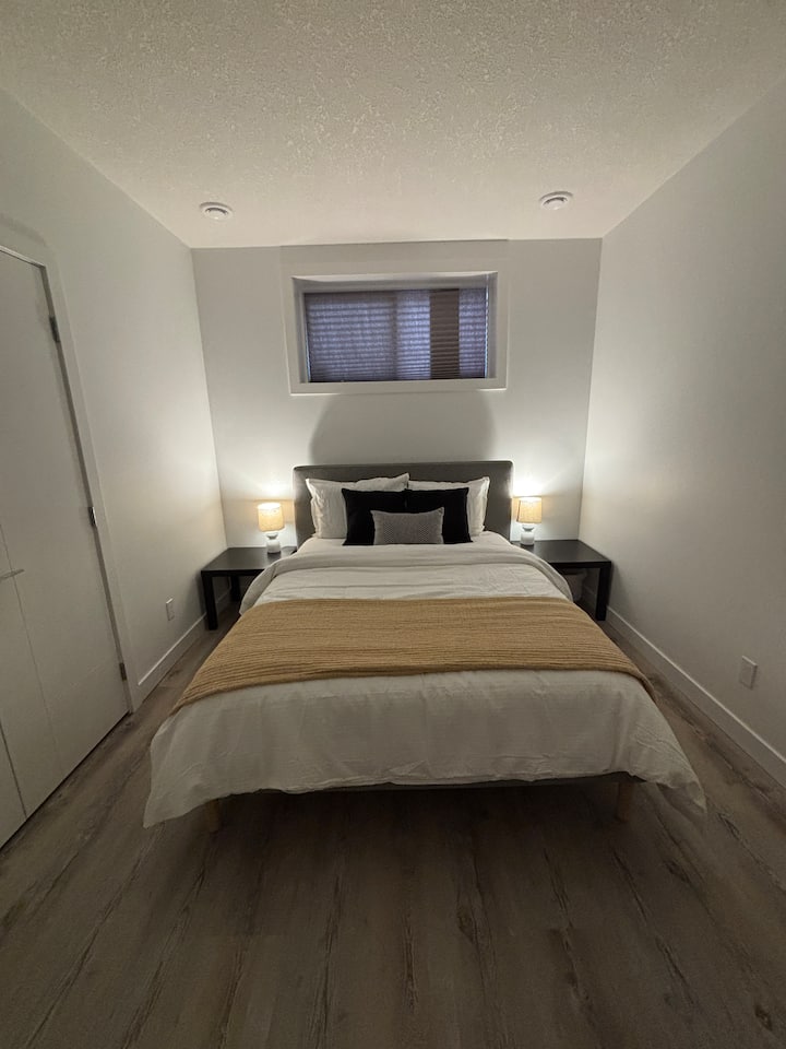 Hidden Gem | Executive Suite, 2bdrm - Airdrie