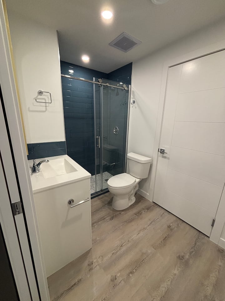 Hidden Gem | Executive Suite, 2bdrm - Airdrie