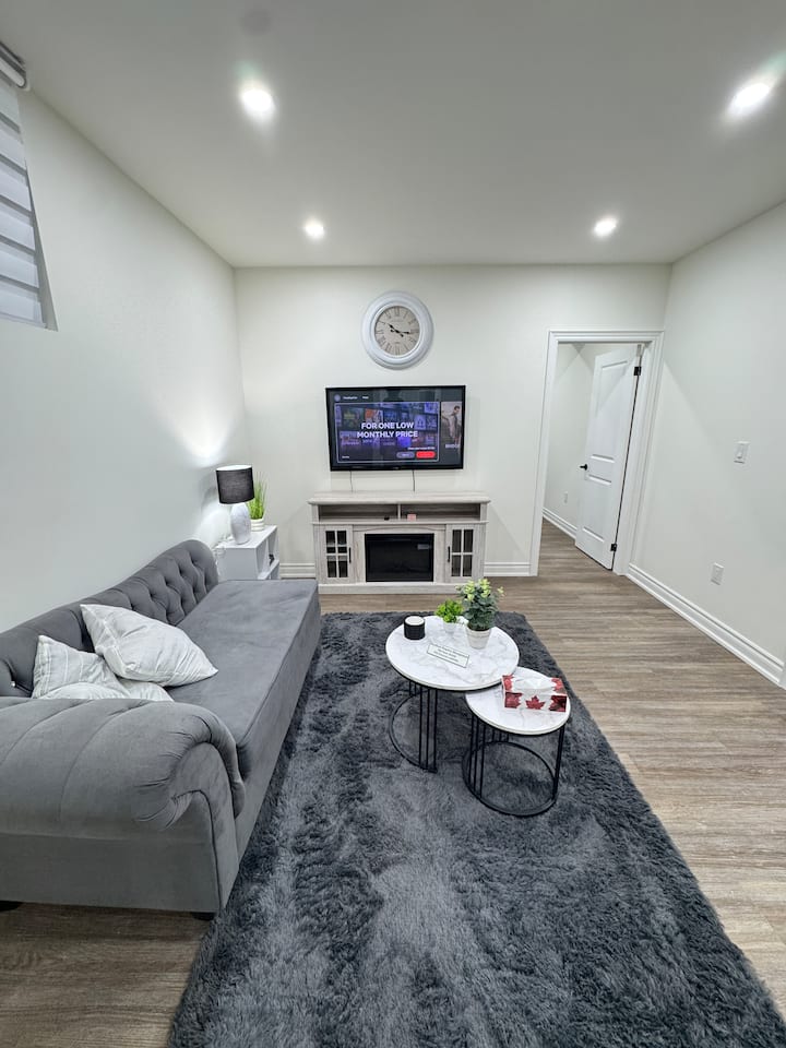 4 Beds | 5 Min Masonville | 55tv |Laundry|kitchen - London