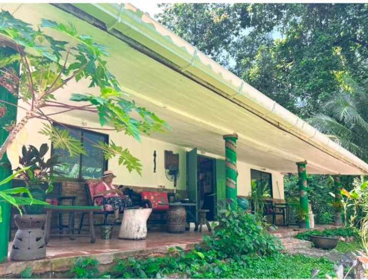 House On The Hill Facing A Peaceful Pond.บุหงา - Krabi
