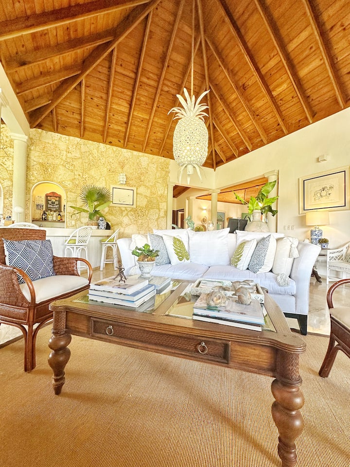 Charming Classic Golf Villa- Lake View - La Romana