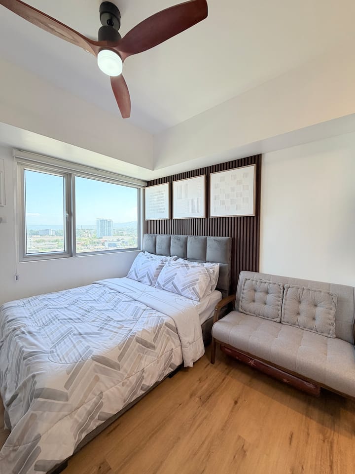 Modern Cozy Condo W/ City View - Cagayan de Oro