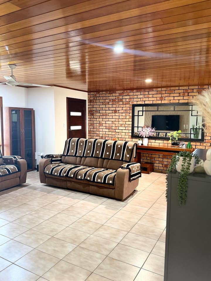 A Cosy Home Well Laid Out Near All Facilities. - Atherton