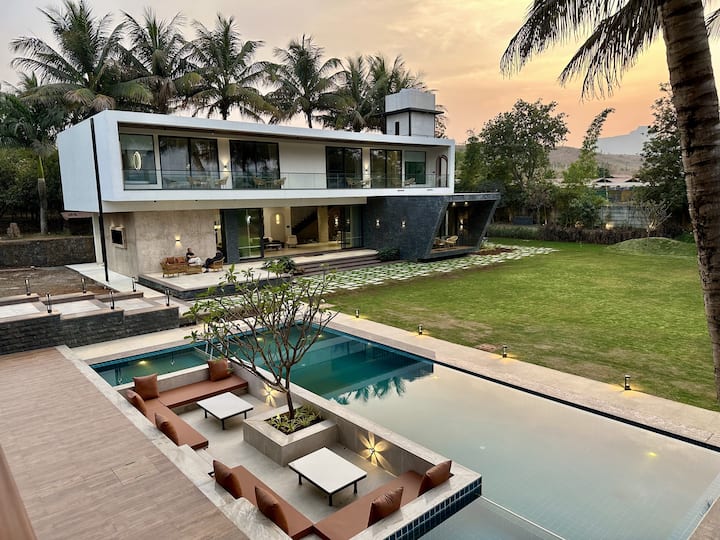 Pearlstone Villa -A Luxury Water Touch Gateway. - India