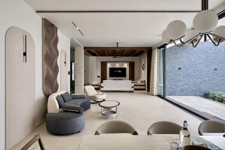 Pearlstone Villa -A Luxury Water Touch Gateway. - India