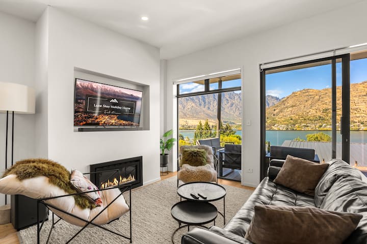 Modern Plush Living Luxury 3 Bedroom House - Queenstown