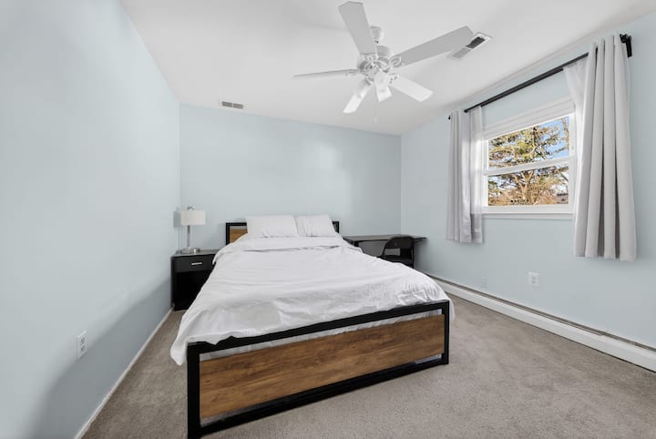Live & Work In Comfort - Furnished Room B - Manassas, VA