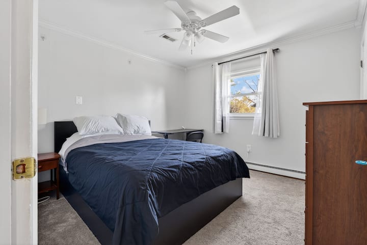 Live & Work In Comfort - Furnished Room C - Manassas, VA