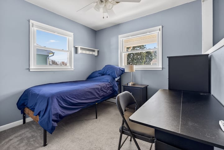 Live & Work In Comfort - Furnished Room D - Manassas, VA