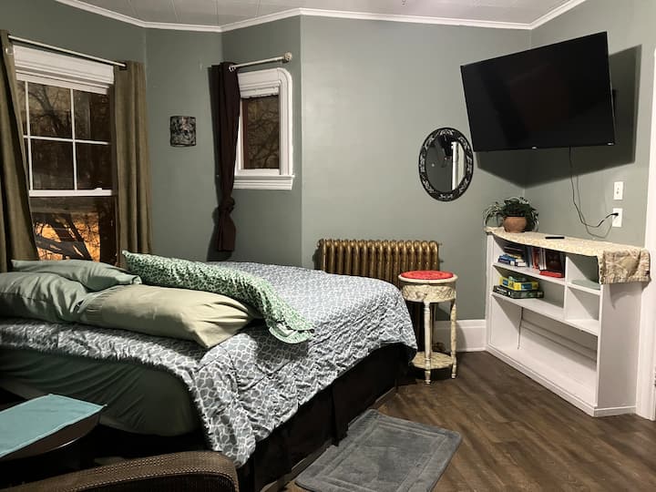 Queen Bed - Saint Paul, MN