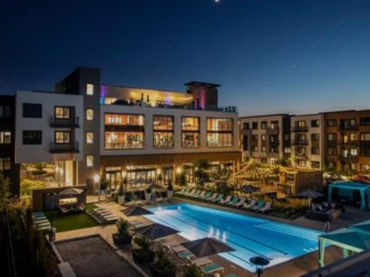 Hollywood Sign Studio Patio Pool Gym +Free Parking - Hollywood, CA