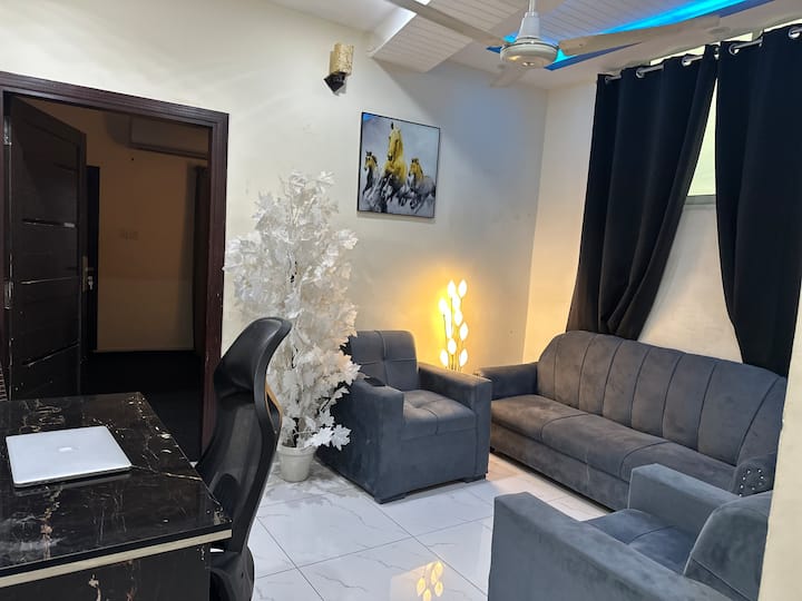 Luxury Apartment | Safe, Quiet & Comfortable - パキスタン