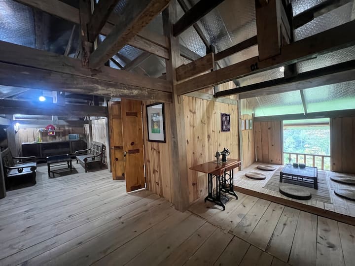 Black Dao Ethnic Family Room - Vietnam