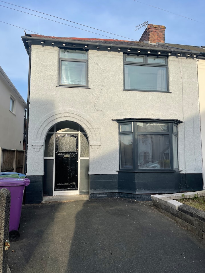 House Near Penny Lane, Anfield Stadium& Near M62. - Liverpool, UK