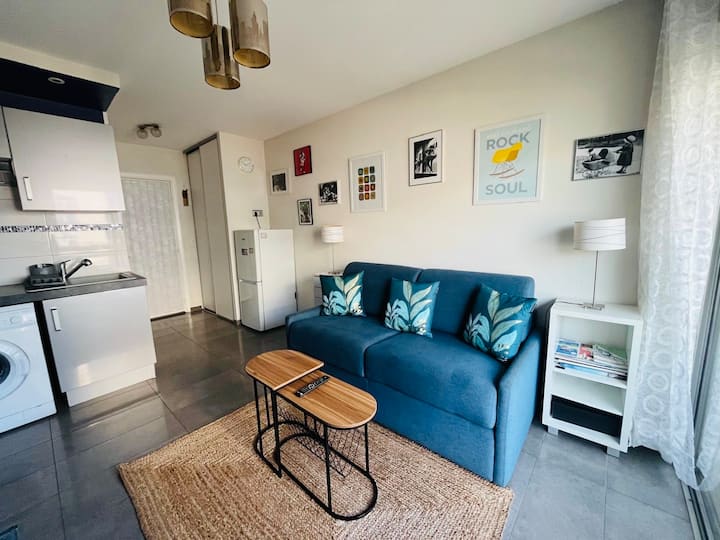 Studio à 150 Mètres Des Plages, Terrasse, Parking - Fréjus