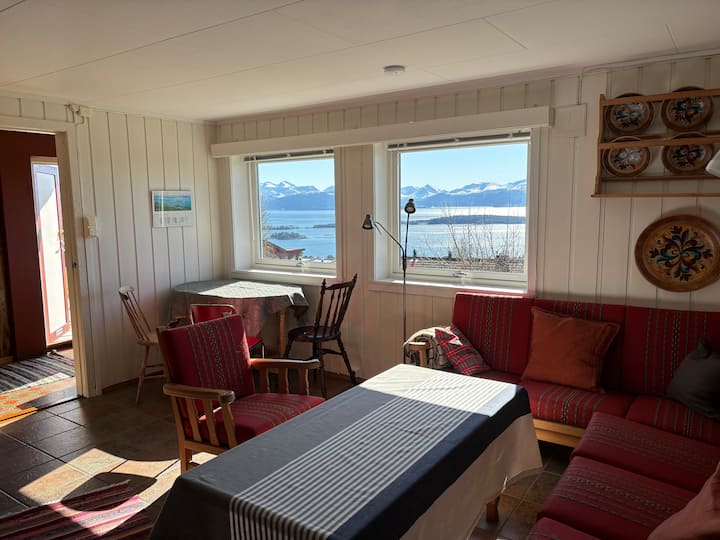 Koselig Sokkelleilighet Med Fantastisk Utsikt - Molde