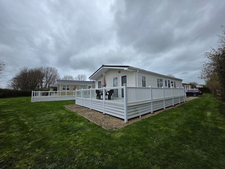 Luxury Lodge Hoburne Cotswolds Sleeps 4 - Somerford Keynes