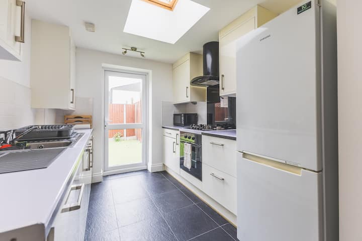 Bright Southall 2br Apartment Free Parking - Brentford