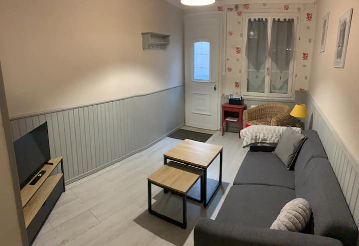 Maison De Ville, Hyper Centre Avec Extérieur. - Loches